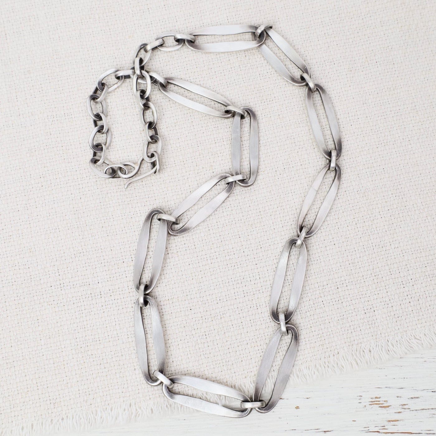 Hammered Oval Link Chain Necklace – Dandelion Jewelry