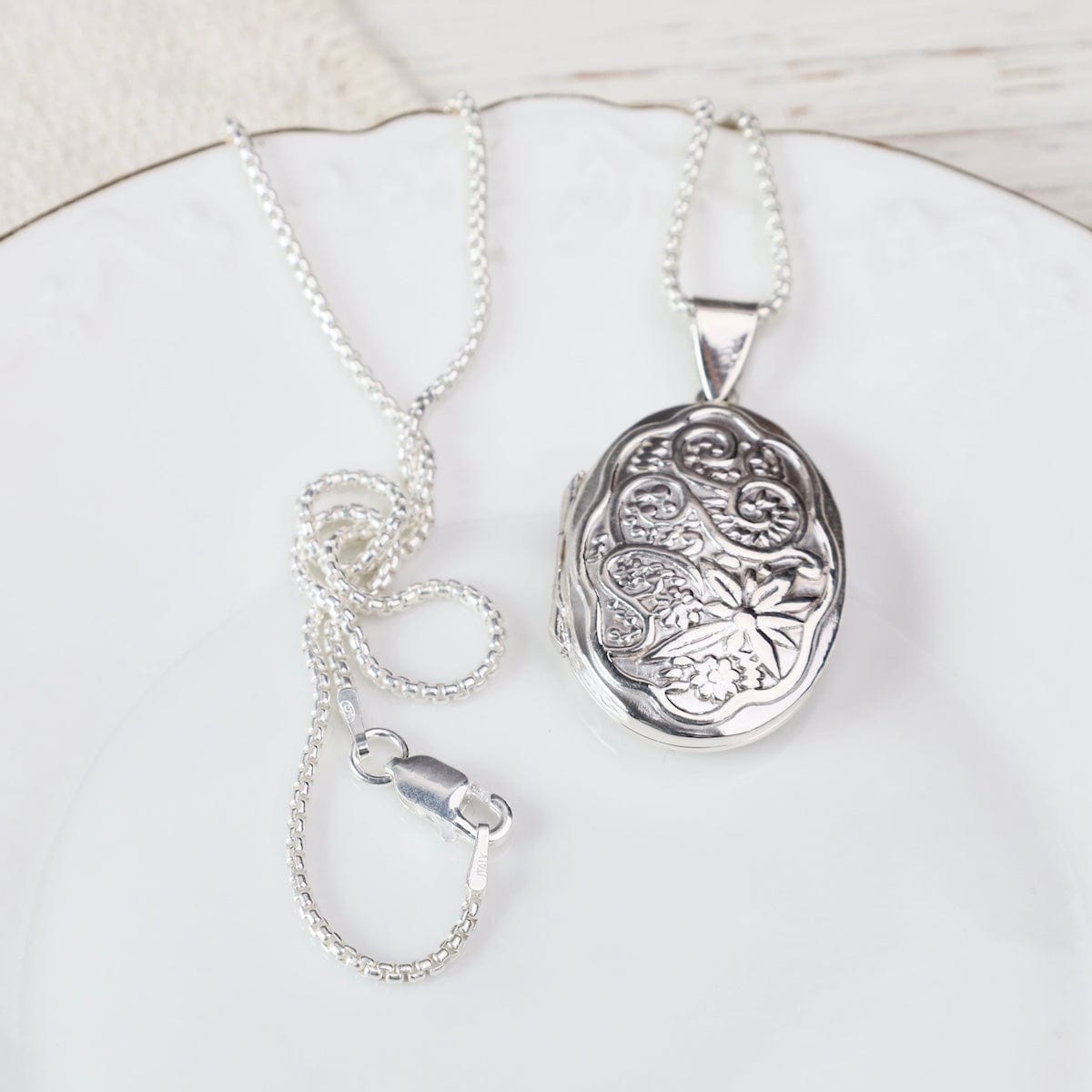 Raised Floral Detail on Oval Locket Necklace – Dandelion Jewelry